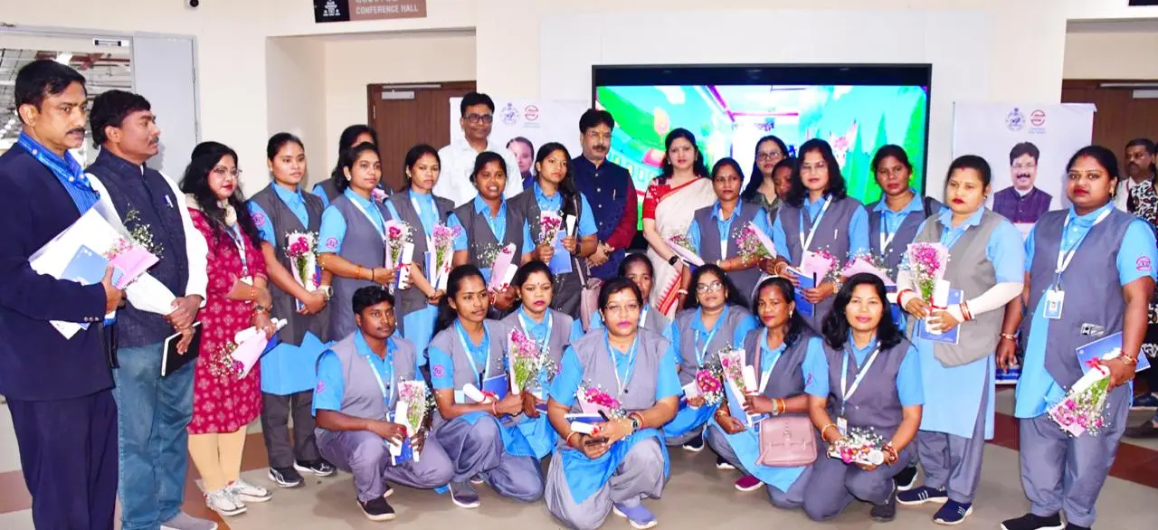 AMA Bus Initiative In Odisha: 20 Women Drivers Leave For Advanced EV ...